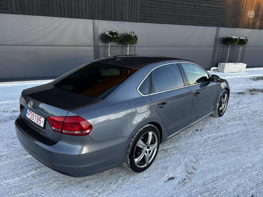 Pelēks Volkswagen Passat 2013 Šauļi, ar dzinēja tilpumu 2.50 L un nobraukumu 159 tūkst. km par 5490 €, foto 13 vietnē AUTOMOTO.COM.LV