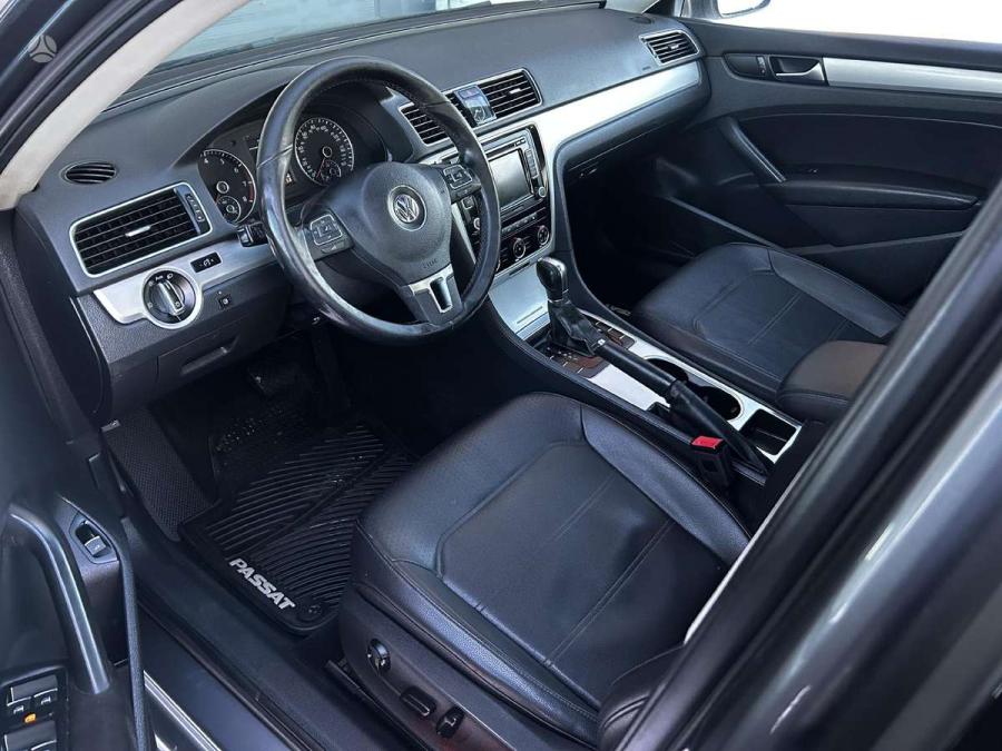 Pelēks Volkswagen Passat 2013 Šauļi, ar dzinēja tilpumu 2.50 L un nobraukumu 159 tūkst. km par 5490 €, foto 18 vietnē AUTOMOTO.COM.LV