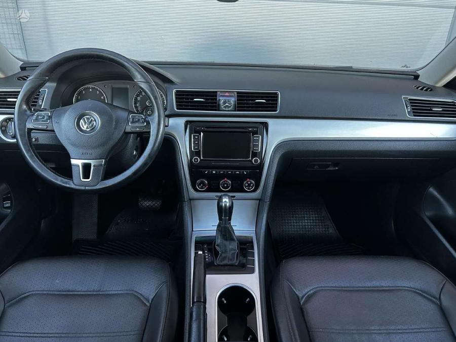 Pelēks Volkswagen Passat 2013 Šauļi, ar dzinēja tilpumu 2.50 L un nobraukumu 159 tūkst. km par 5490 €, foto 20 vietnē AUTOMOTO.COM.LV