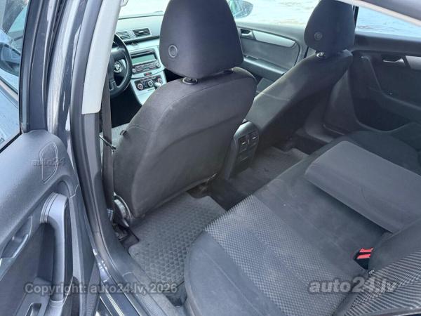 Grey Volkswagen Passat 2013 in Tartu, with an engine capacity of 2.00 L and mileage of 310 thousand km for 3999 €, photo 11 on AUTOMOTO.COM.LV
