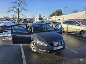 Pelēks Volkswagen Passat 2013 Viļņa, ar dzinēja tilpumu 1.60 L un nobraukumu 295 tūkst. km par 4000 €, foto  vietnē AUTOMOTO.COM.LV