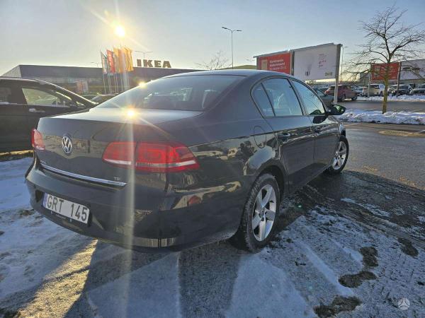 Grey Volkswagen Passat 2013 in Vilnius, with an engine capacity of 1.60 L and mileage of 295 thousand km for 4000 €, photo 7 on AUTOMOTO.COM.LV