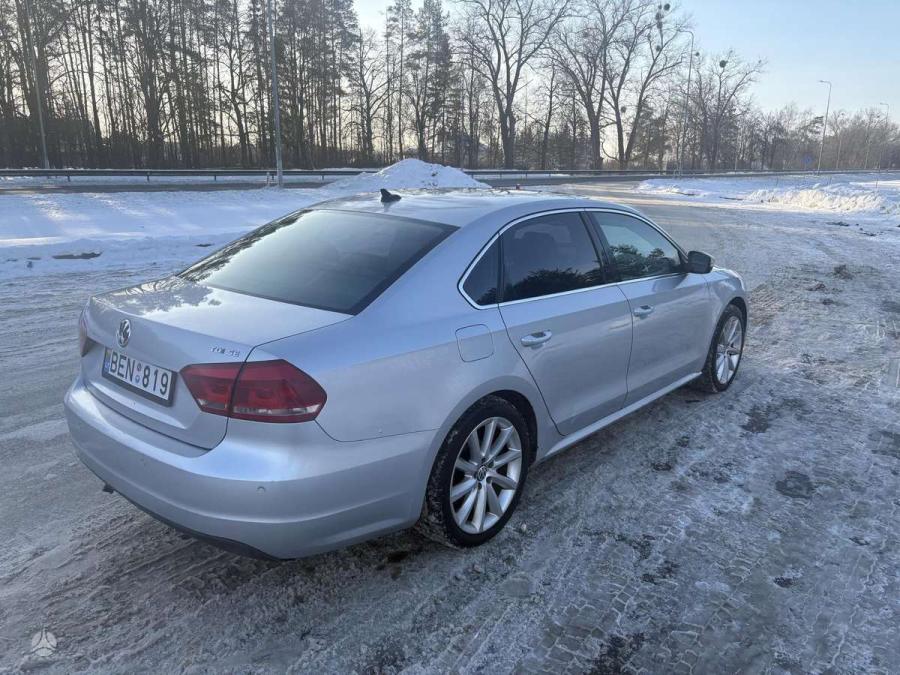 Pelēks Volkswagen Passat 2013 Kauņa, ar dzinēja tilpumu 1.97 L un nobraukumu 250 tūkst. km par 5550 €, foto 4 vietnē AUTOMOTO.COM.LV