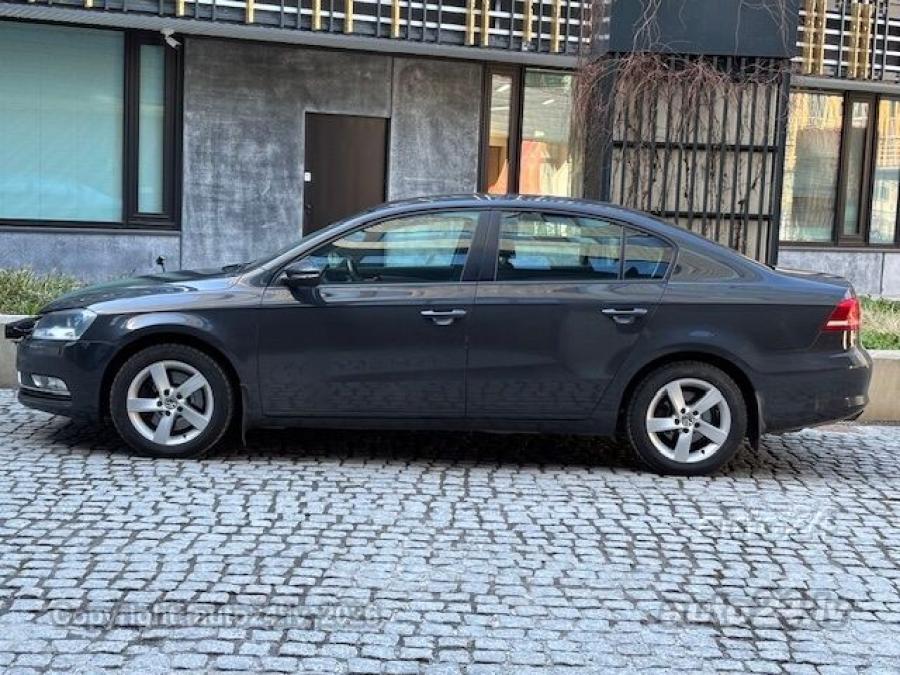Grey Volkswagen Passat 2013 in Tallinn, with an engine capacity of 1.40 L and mileage of 180 thousand km for 5250 €, photo 8 on AUTOMOTO.COM.LV