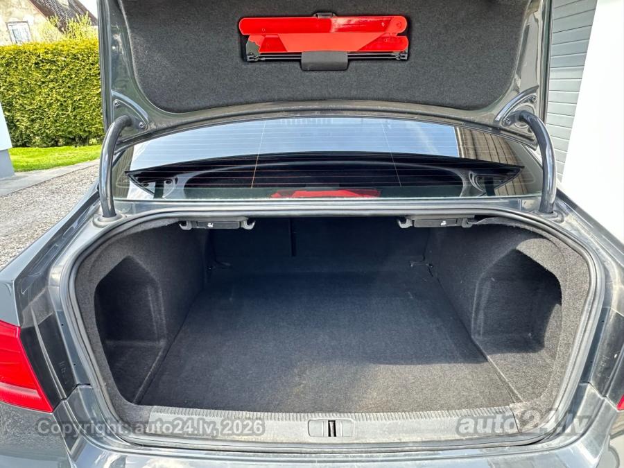 Grey Volkswagen Passat 2013 in Voru, with an engine capacity of 1.40 L and mileage of 234 thousand km for 4500 €, photo 10 on AUTOMOTO.COM.LV