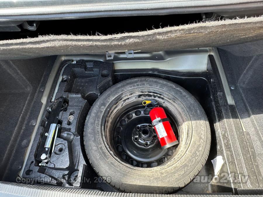 Grey Volkswagen Passat 2013 in Voru, with an engine capacity of 1.40 L and mileage of 234 thousand km for 4500 €, photo 11 on AUTOMOTO.COM.LV