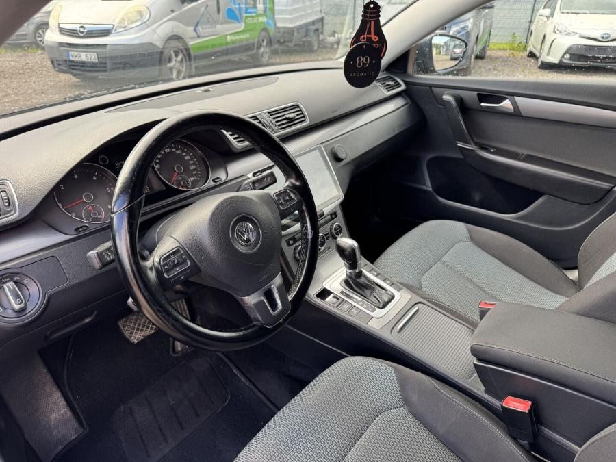 Grey Volkswagen Passat 2013 in Kaunas, with an engine capacity of 1.60 L and mileage of 260 thousand km for 4500 €, photo 6 on AUTOMOTO.COM.LV