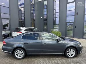 Grey Volkswagen Passat 2013 in Kaunas, with an engine capacity of 1.60 L and mileage of 260 thousand km for 4500 €, photo 17 on AUTOMOTO.COM.LV