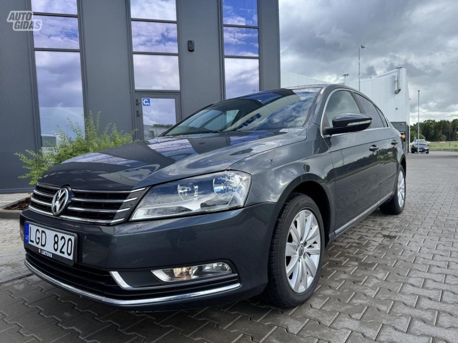 Grey Volkswagen Passat 2013 in Kaunas, with an engine capacity of 1.60 L and mileage of 260 thousand km for 4500 €, photo 20 on AUTOMOTO.COM.LV