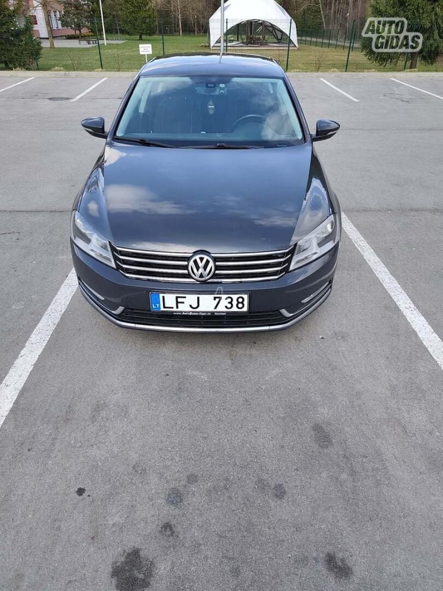 Pelēks Volkswagen Passat 2013 Panevēža, ar dzinēja tilpumu 1.60 L un nobraukumu 364 tūkst. km par 4400 €, foto 1 vietnē AUTOMOTO.COM.LV