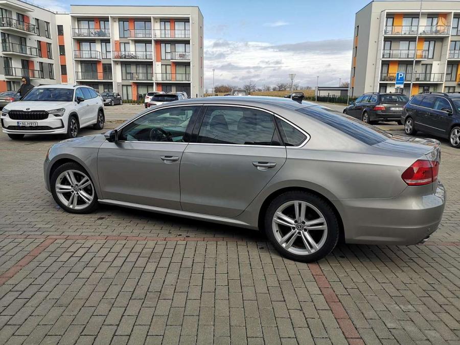 Grey Volkswagen Passat 2013 in Klaipeda, with an engine capacity of 3.60 L and mileage of 212 thousand km for 4900 €, photo 5 on AUTOMOTO.COM.LV
