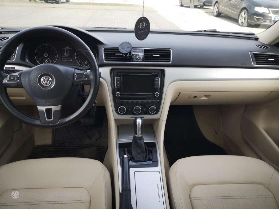 Grey Volkswagen Passat 2013 in Klaipeda, with an engine capacity of 3.60 L and mileage of 212 thousand km for 4900 €, photo 18 on AUTOMOTO.COM.LV