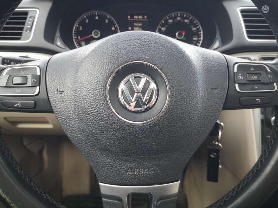Grey Volkswagen Passat 2013 in Klaipeda, with an engine capacity of 3.60 L and mileage of 212 thousand km for 4900 €, photo 23 on AUTOMOTO.COM.LV