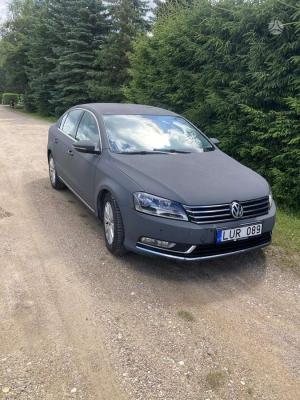 Grey Volkswagen Passat 2013 in Kaunas, with an engine capacity of 1.97 L and mileage of 313 thousand km for 4300 €, photo  on AUTOMOTO.COM.LV