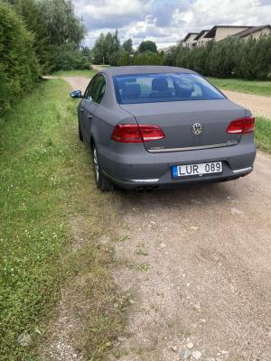 Grey Volkswagen Passat 2013 in Kaunas, with an engine capacity of 1.97 L and mileage of 313 thousand km for 4300 €, photo 3 on AUTOMOTO.COM.LV