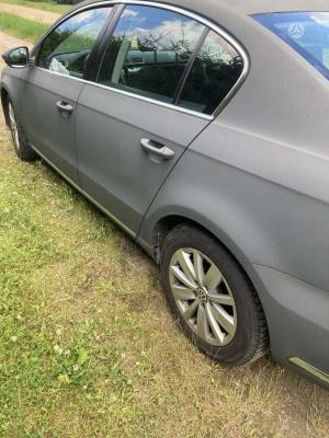 Grey Volkswagen Passat 2013 in Kaunas, with an engine capacity of 1.97 L and mileage of 313 thousand km for 4300 €, photo 5 on AUTOMOTO.COM.LV