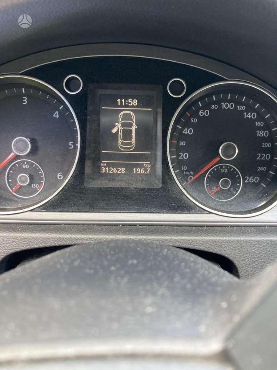 Grey Volkswagen Passat 2013 in Kaunas, with an engine capacity of 1.97 L and mileage of 313 thousand km for 4300 €, photo 8 on AUTOMOTO.COM.LV