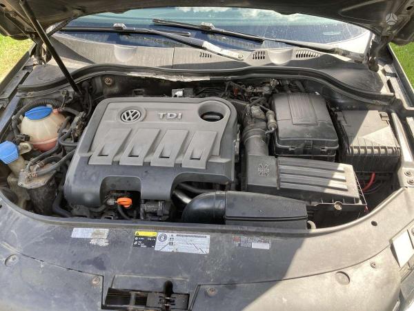 Grey Volkswagen Passat 2013 in Kaunas, with an engine capacity of 1.97 L and mileage of 313 thousand km for 4300 €, photo 9 on AUTOMOTO.COM.LV