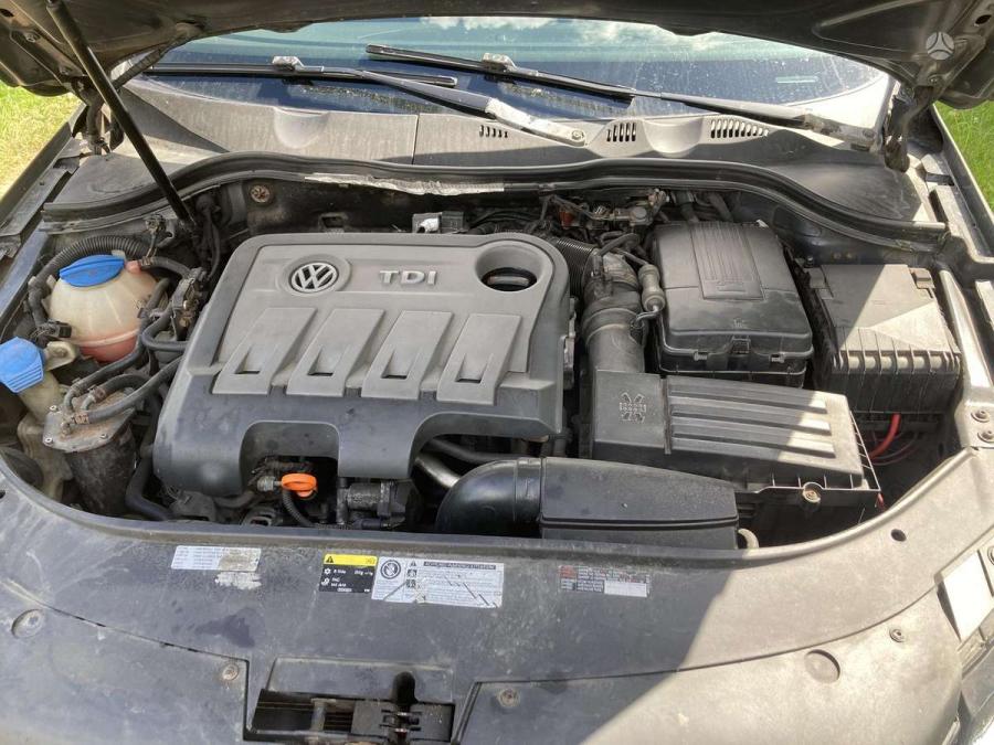 Grey Volkswagen Passat 2013 in Kaunas, with an engine capacity of 1.97 L and mileage of 313 thousand km for 4300 €, photo 10 on AUTOMOTO.COM.LV