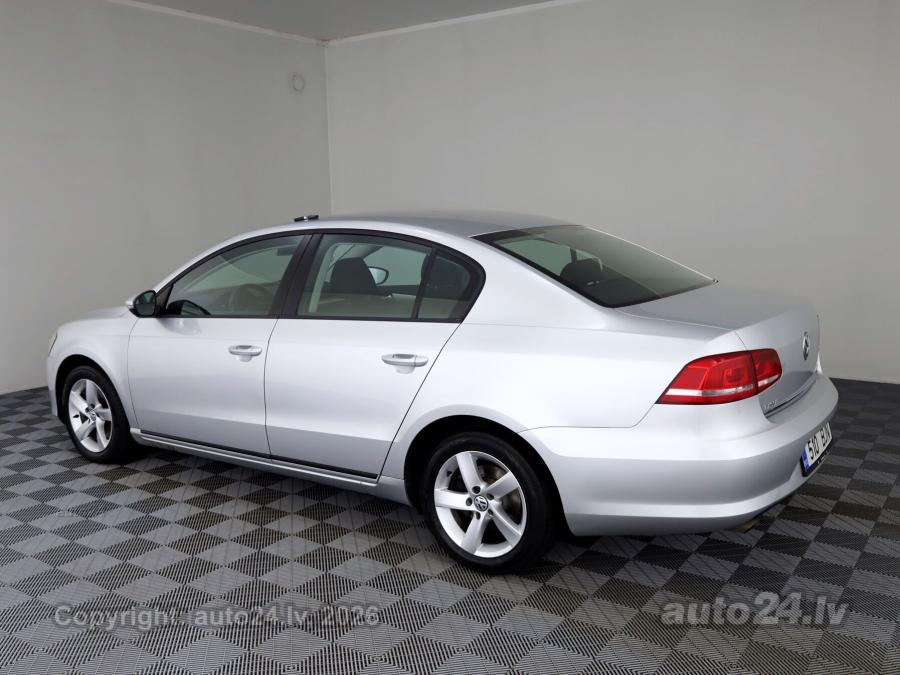 Pelēks Volkswagen Passat 2013 Tallina, ar dzinēja tilpumu 1.40 L un nobraukumu 189 tūkst. km par 4499 €, foto 5 vietnē AUTOMOTO.COM.LV
