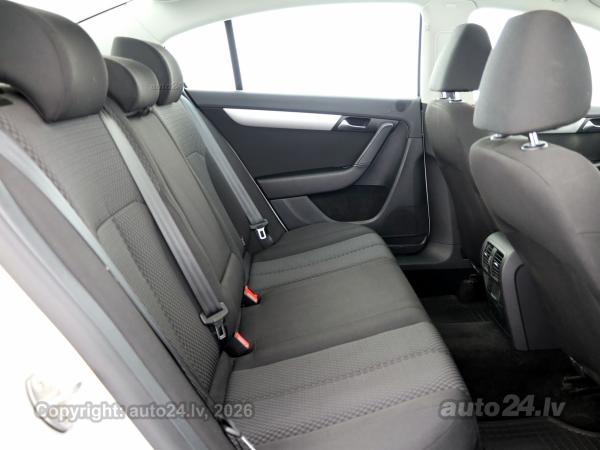 Grey Volkswagen Passat 2013 in Tallinn, with an engine capacity of 1.40 L and mileage of 189 thousand km for 4499 €, photo 8 on AUTOMOTO.COM.LV