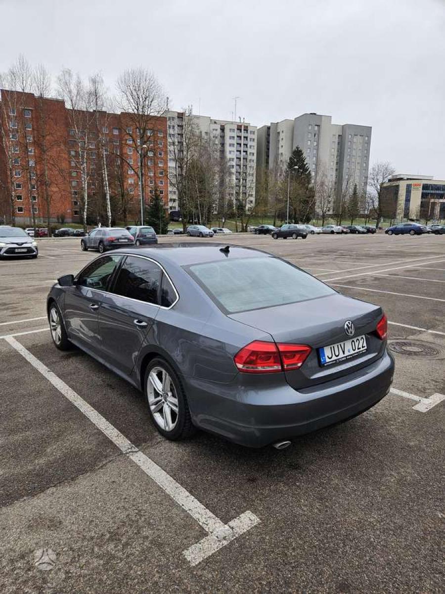 Grey Volkswagen Passat 2014 in Vilnius, with an engine capacity of 2.00 L and mileage of 210 thousand km for 6000 €, photo 5 on AUTOMOTO.COM.LV