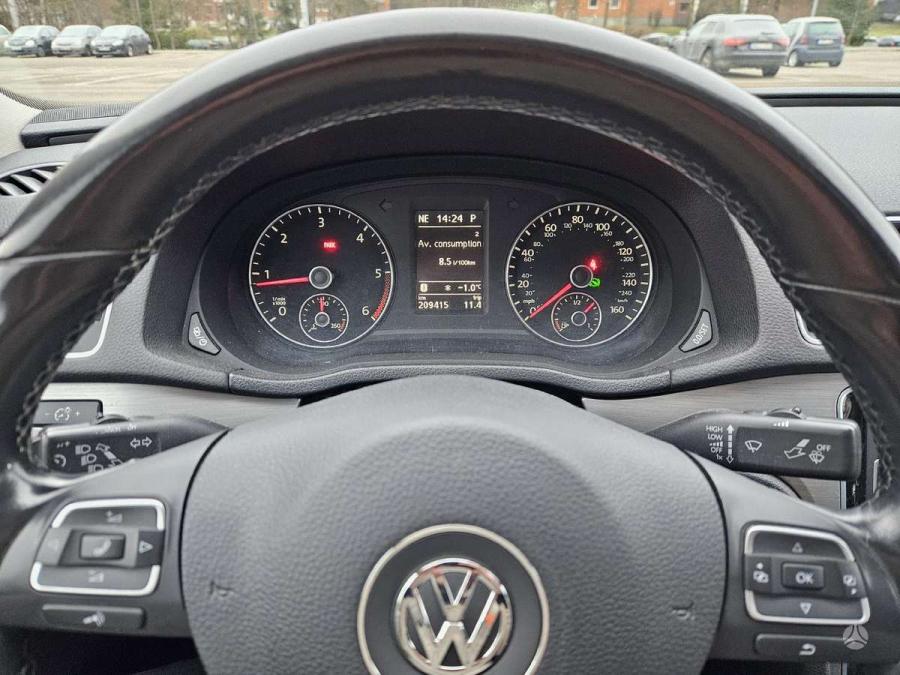 Grey Volkswagen Passat 2014 in Vilnius, with an engine capacity of 2.00 L and mileage of 210 thousand km for 6000 €, photo 16 on AUTOMOTO.COM.LV