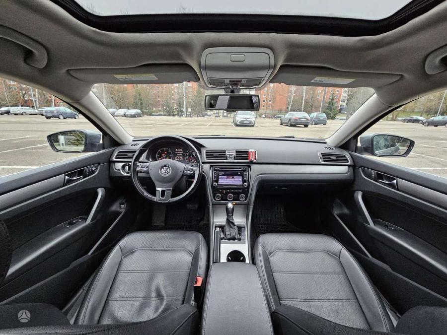 Grey Volkswagen Passat 2014 in Vilnius, with an engine capacity of 2.00 L and mileage of 210 thousand km for 6000 €, photo 26 on AUTOMOTO.COM.LV