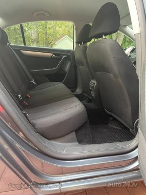 Grey Volkswagen Passat 2014 in Tallinn, with an engine capacity of 1.40 L and mileage of 228 thousand km for 5500 €, photo 10 on AUTOMOTO.COM.LV