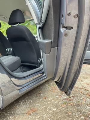 Grey Volkswagen Passat 2014 in Tallinn, with an engine capacity of 1.40 L and mileage of 228 thousand km for 5500 €, photo 11 on AUTOMOTO.COM.LV