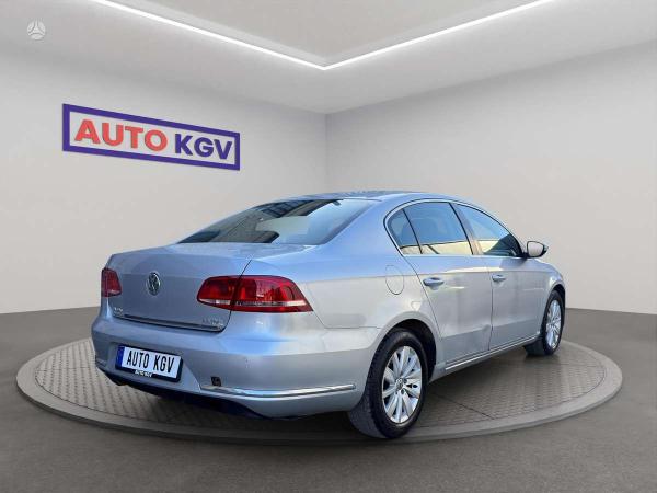 Grey Volkswagen Passat 2014 in Kaunas, with an engine capacity of 2.00 L and mileage of 407 thousand km for 4999 €, photo 5 on AUTOMOTO.COM.LV