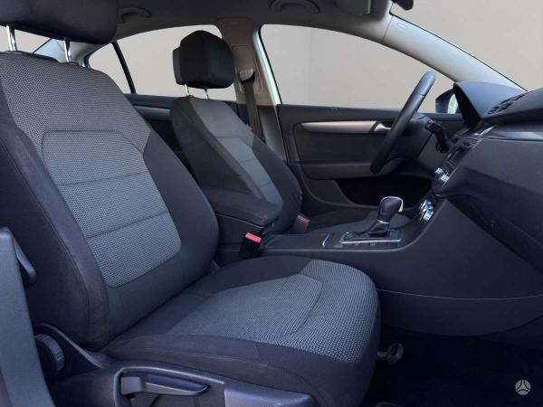 Grey Volkswagen Passat 2014 in Kaunas, with an engine capacity of 2.00 L and mileage of 407 thousand km for 4999 €, photo 8 on AUTOMOTO.COM.LV