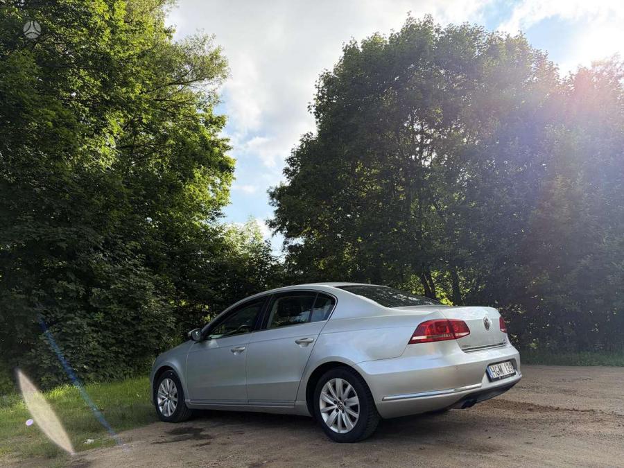 Pelēks Volkswagen Passat 2014 Viļņa, ar dzinēja tilpumu 1.97 L un nobraukumu 261 tūkst. km par 5300 €, foto 4 vietnē AUTOMOTO.COM.LV