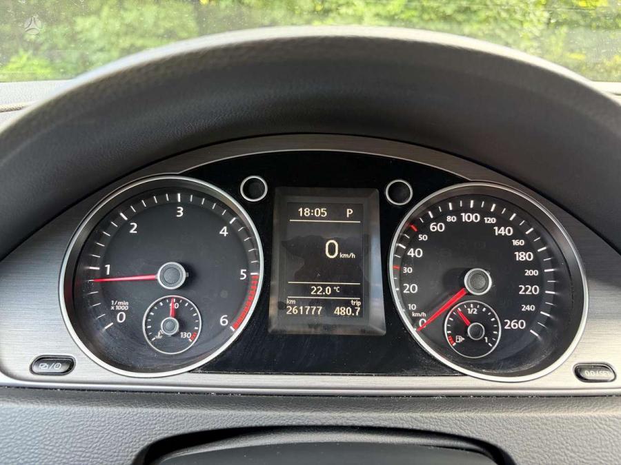 Pelēks Volkswagen Passat 2014 Viļņa, ar dzinēja tilpumu 1.97 L un nobraukumu 261 tūkst. km par 5300 €, foto 9 vietnē AUTOMOTO.COM.LV