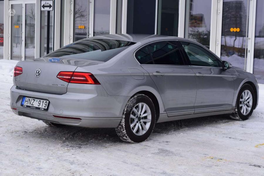 Pelēks Volkswagen Passat 2015 Viļņa, ar dzinēja tilpumu 1.97 L un nobraukumu 342 tūkst. km par 8300 €, foto 4 vietnē AUTOMOTO.COM.LV