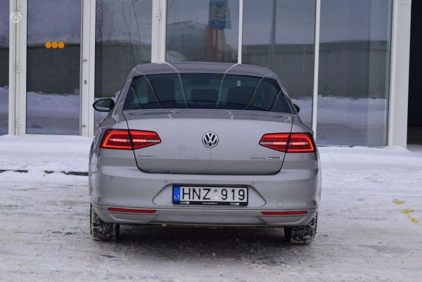 Grey Volkswagen Passat 2015 in Vilnius, with an engine capacity of 1.97 L and mileage of 342 thousand km for 8300 €, photo 5 on AUTOMOTO.COM.LV