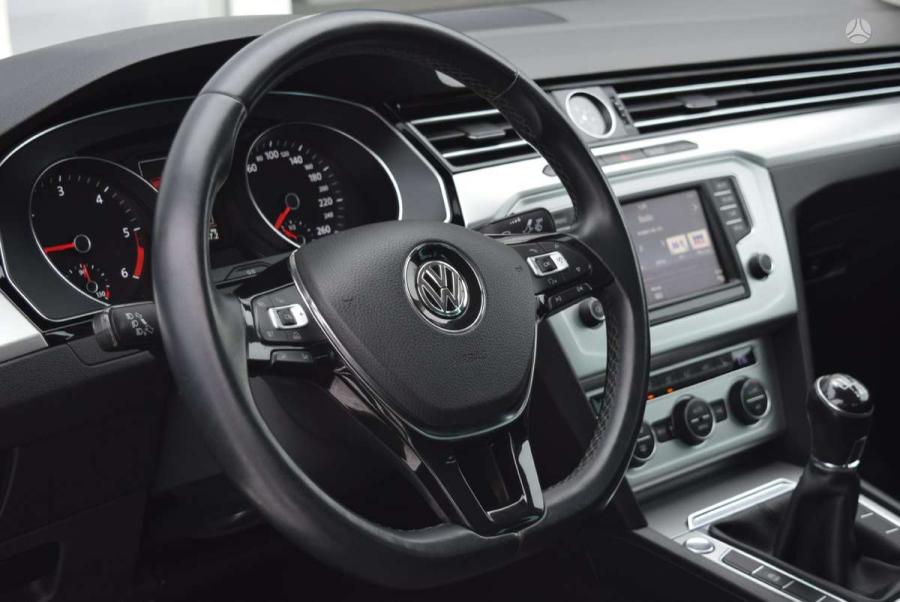 Pelēks Volkswagen Passat 2015 Viļņa, ar dzinēja tilpumu 1.97 L un nobraukumu 342 tūkst. km par 8300 €, foto 12 vietnē AUTOMOTO.COM.LV