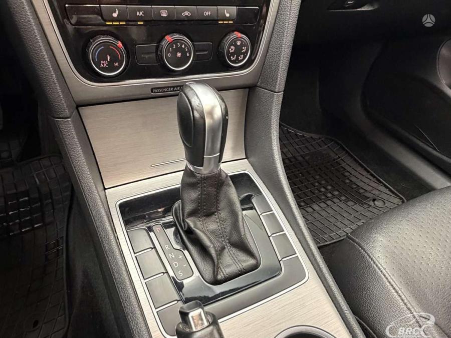 Grey Volkswagen Passat 2015 in Vilnius, with an engine capacity of 1.80 L and mileage of 166 thousand km for 6000 €, photo 25 on AUTOMOTO.COM.LV