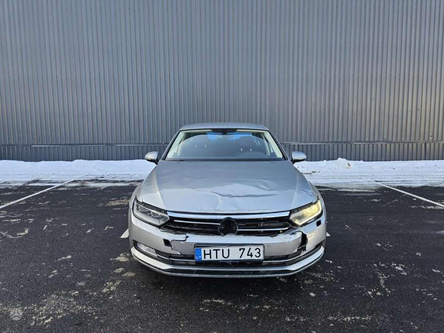Pelēks Volkswagen Passat 2015 Kauņa, ar dzinēja tilpumu 1.40 L un nobraukumu 221 tūkst. km par 4400 €, foto 2 vietnē AUTOMOTO.COM.LV