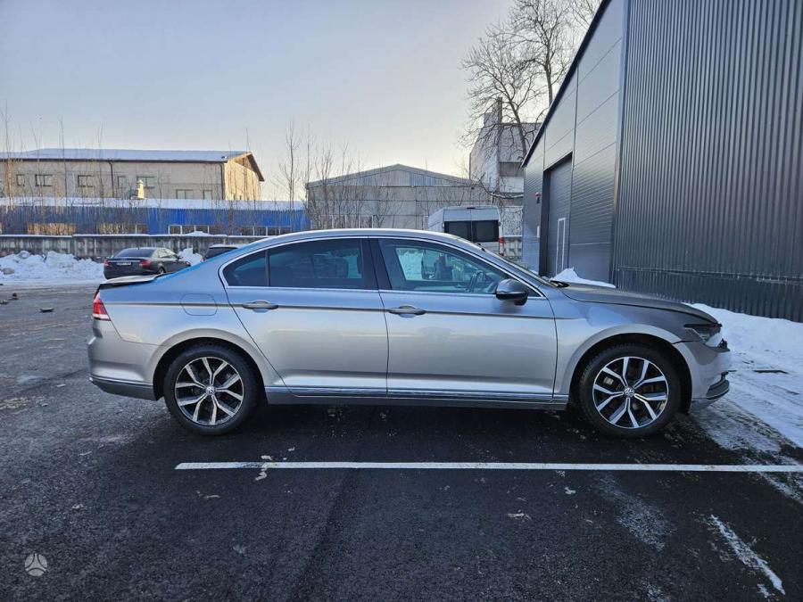 Pelēks Volkswagen Passat 2015 Kauņa, ar dzinēja tilpumu 1.40 L un nobraukumu 221 tūkst. km par 4400 €, foto 4 vietnē AUTOMOTO.COM.LV