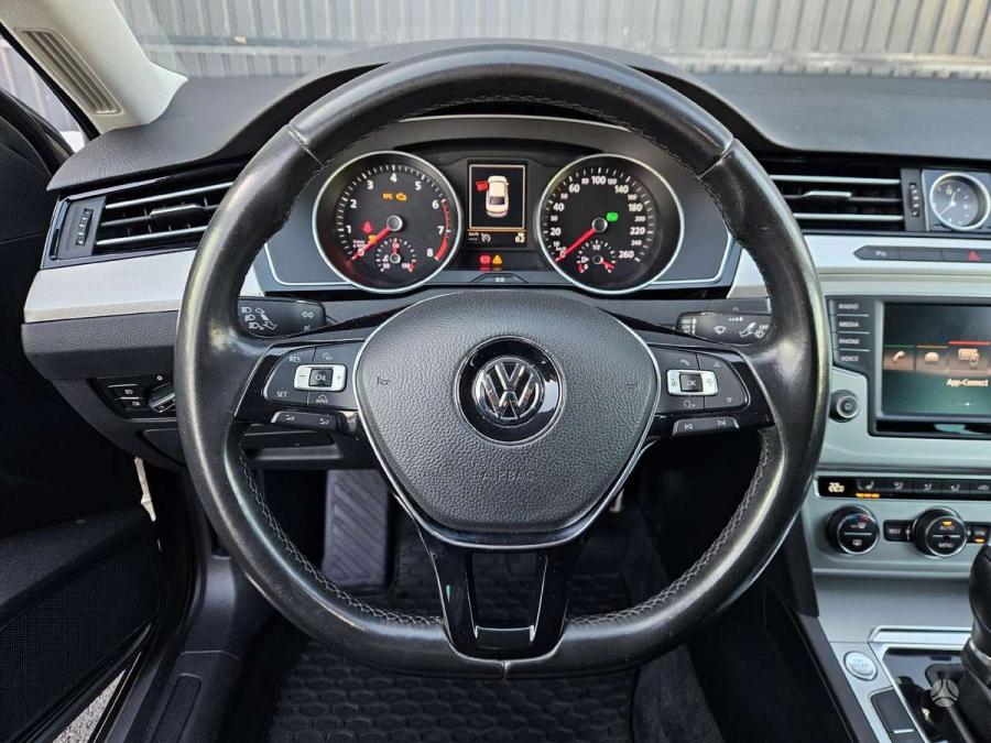 Pelēks Volkswagen Passat 2015 Kauņa, ar dzinēja tilpumu 1.40 L un nobraukumu 221 tūkst. km par 4400 €, foto 28 vietnē AUTOMOTO.COM.LV