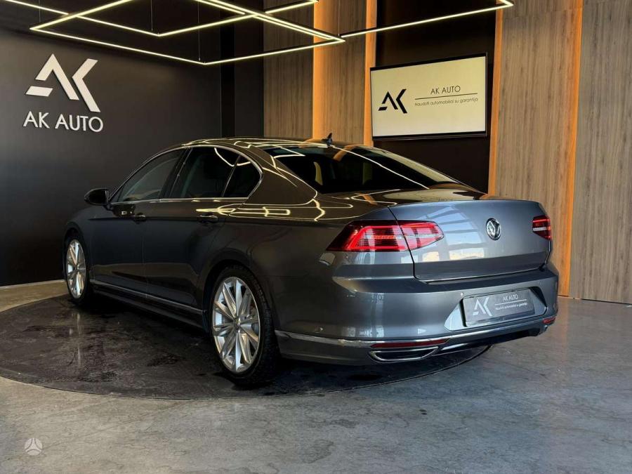 Grey Volkswagen Passat 2015 in Kaunas, with an engine capacity of 1.60 L and mileage of 230 thousand km for 12490 €, photo 8 on AUTOMOTO.COM.LV
