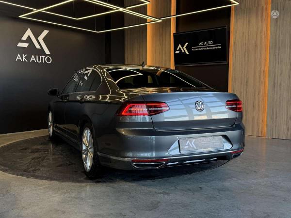 Grey Volkswagen Passat 2015 in Kaunas, with an engine capacity of 1.60 L and mileage of 230 thousand km for 12490 €, photo 9 on AUTOMOTO.COM.LV