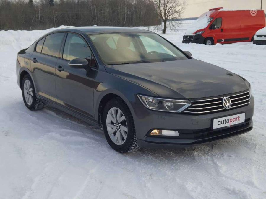 Grey Volkswagen Passat 2015 in Ukmerge, with an engine capacity of 1.40 L and mileage of 111 thousand km for 9500 €, photo 3 on AUTOMOTO.COM.LV