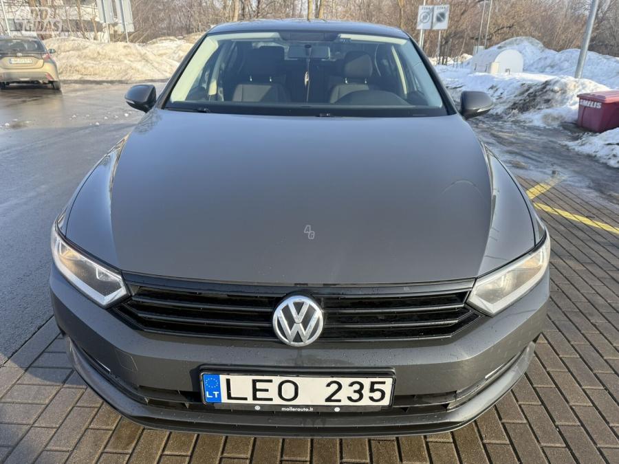 Grey Volkswagen Passat 2015 in Panevezys, with an engine capacity of 1.60 L and mileage of 353 thousand km for 7499 €, photo 3 on AUTOMOTO.COM.LV