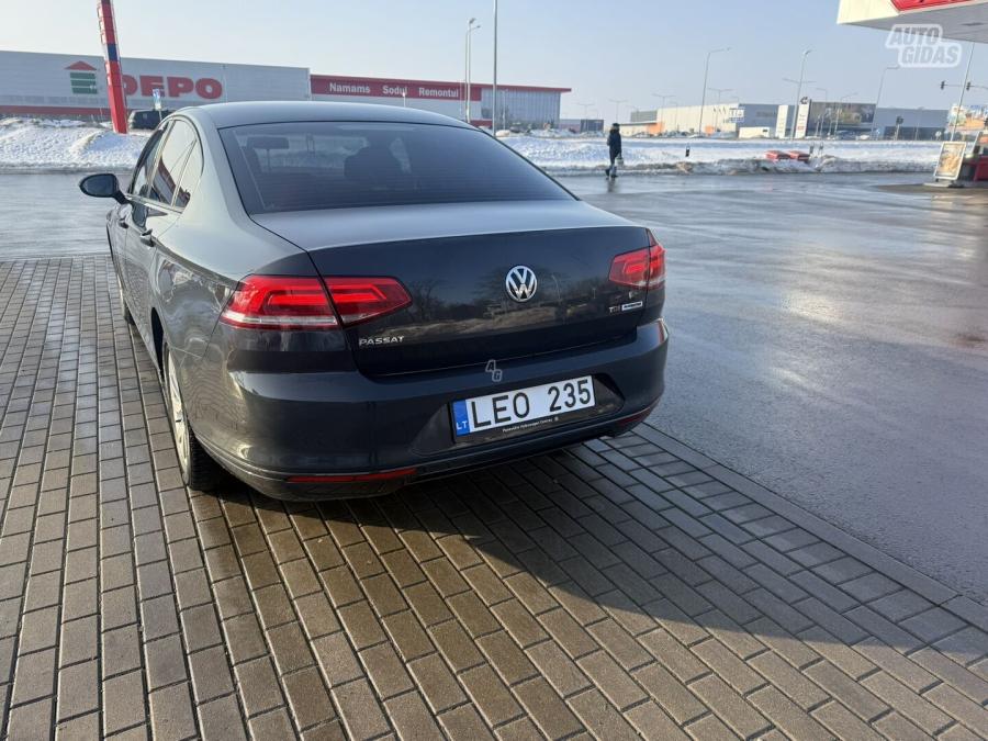 Grey Volkswagen Passat 2015 in Panevezys, with an engine capacity of 1.60 L and mileage of 353 thousand km for 7499 €, photo 6 on AUTOMOTO.COM.LV