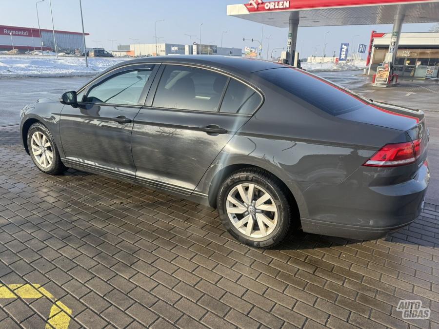Grey Volkswagen Passat 2015 in Panevezys, with an engine capacity of 1.60 L and mileage of 353 thousand km for 7499 €, photo 7 on AUTOMOTO.COM.LV