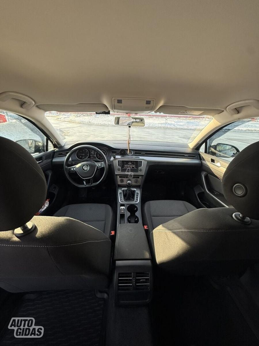 Grey Volkswagen Passat 2015 in Panevezys, with an engine capacity of 1.60 L and mileage of 353 thousand km for 7499 €, photo 10 on AUTOMOTO.COM.LV