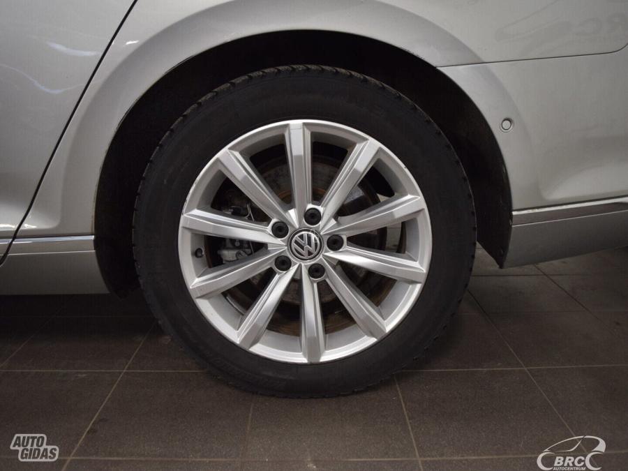 Grey Volkswagen Passat 2015 in Riga, with an engine capacity of 1.40 L and mileage of 172 thousand km for 9900 €, photo 27 on AUTOMOTO.COM.LV