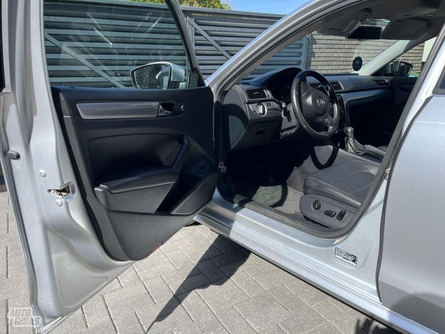 Grey Volkswagen Passat 2015 in Kaunas, with an engine capacity of 1.80 L and mileage of 252 thousand km for 4250 €, photo 9 on AUTOMOTO.COM.LV